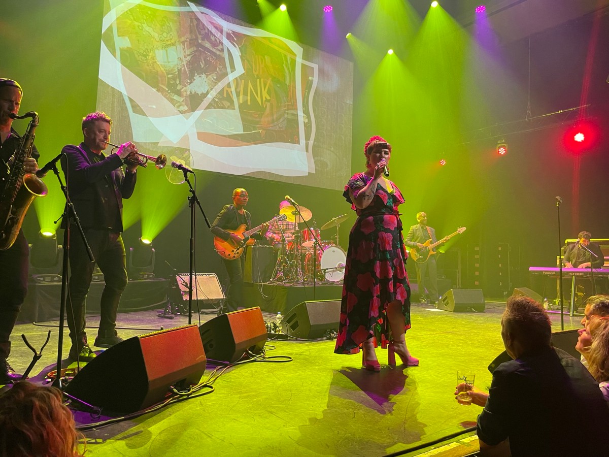 Officiële band Amy Winehouse in Den Haag: “Een indrukwekkend eerbetoon ...